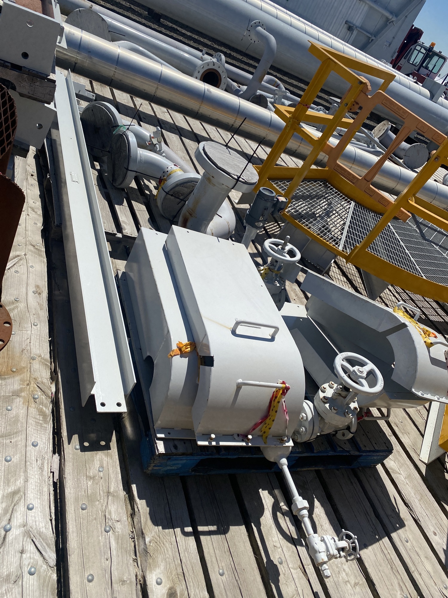 ARMOUREE - Refrige Ship-loose Items w/ 550 PSI Deethanizer Reboiler