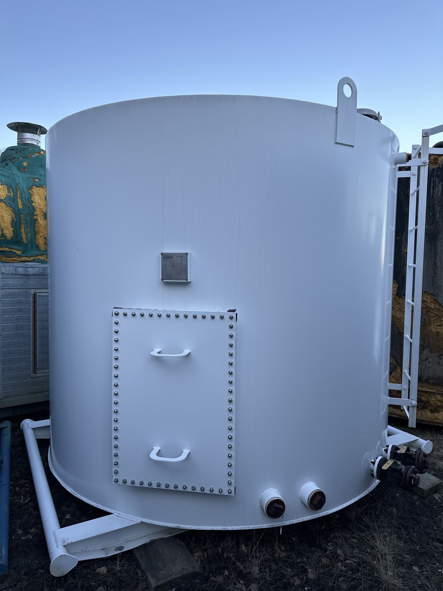 ARMOUREE - 100 BBL 4 Oz Skidded Storage Tank